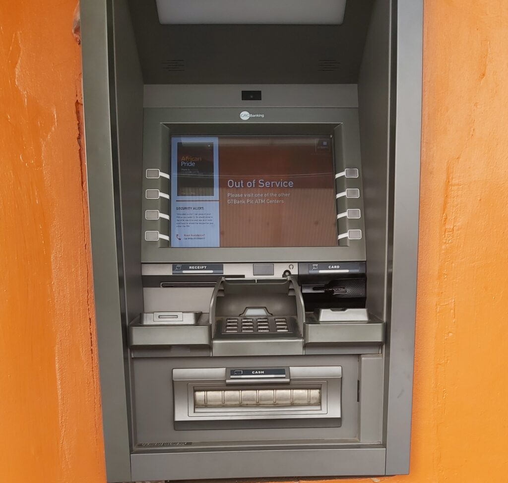Stranded customers at GTBank ATM threaten to boycott bank (Videos ...