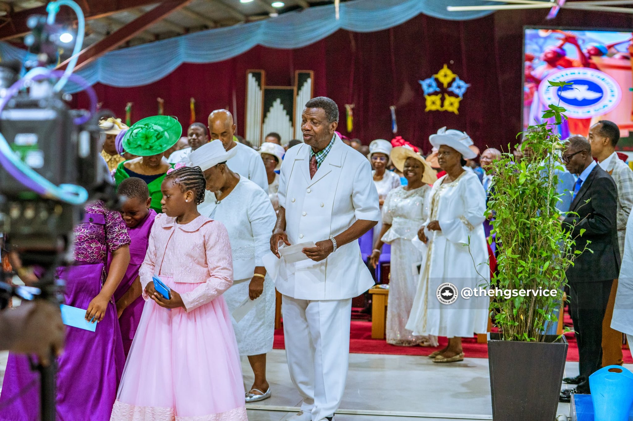 In four photos, Pastor Adeboye celebrates 83rd birthday with family ...